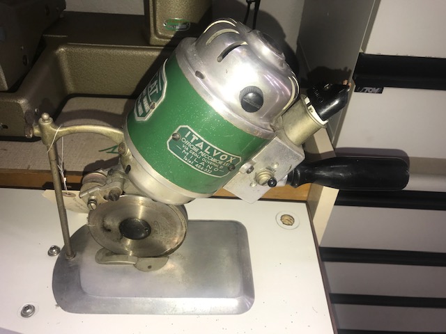 Cutting machines for textiles : SECAT SRM-100